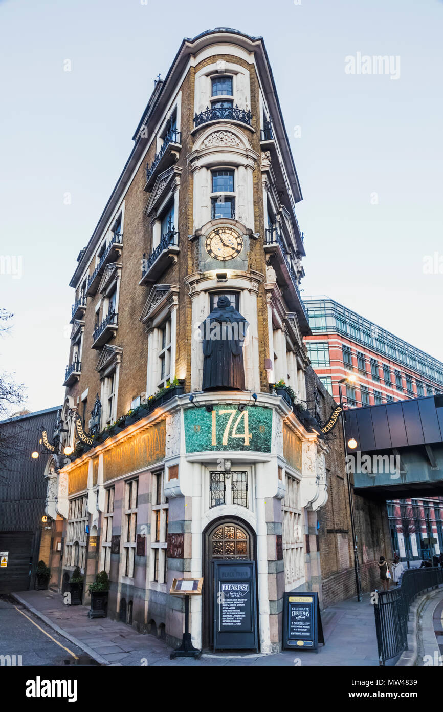 The black friar pub london hi-res stock photography and images - Alamy