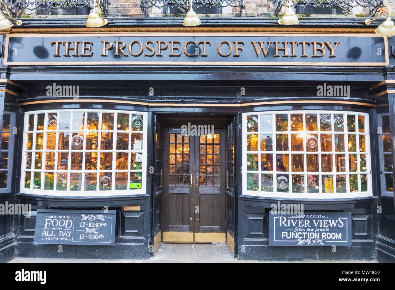 England, London, Wapping, The Prospect of Whitby Pub Stock Photo - Alamy
