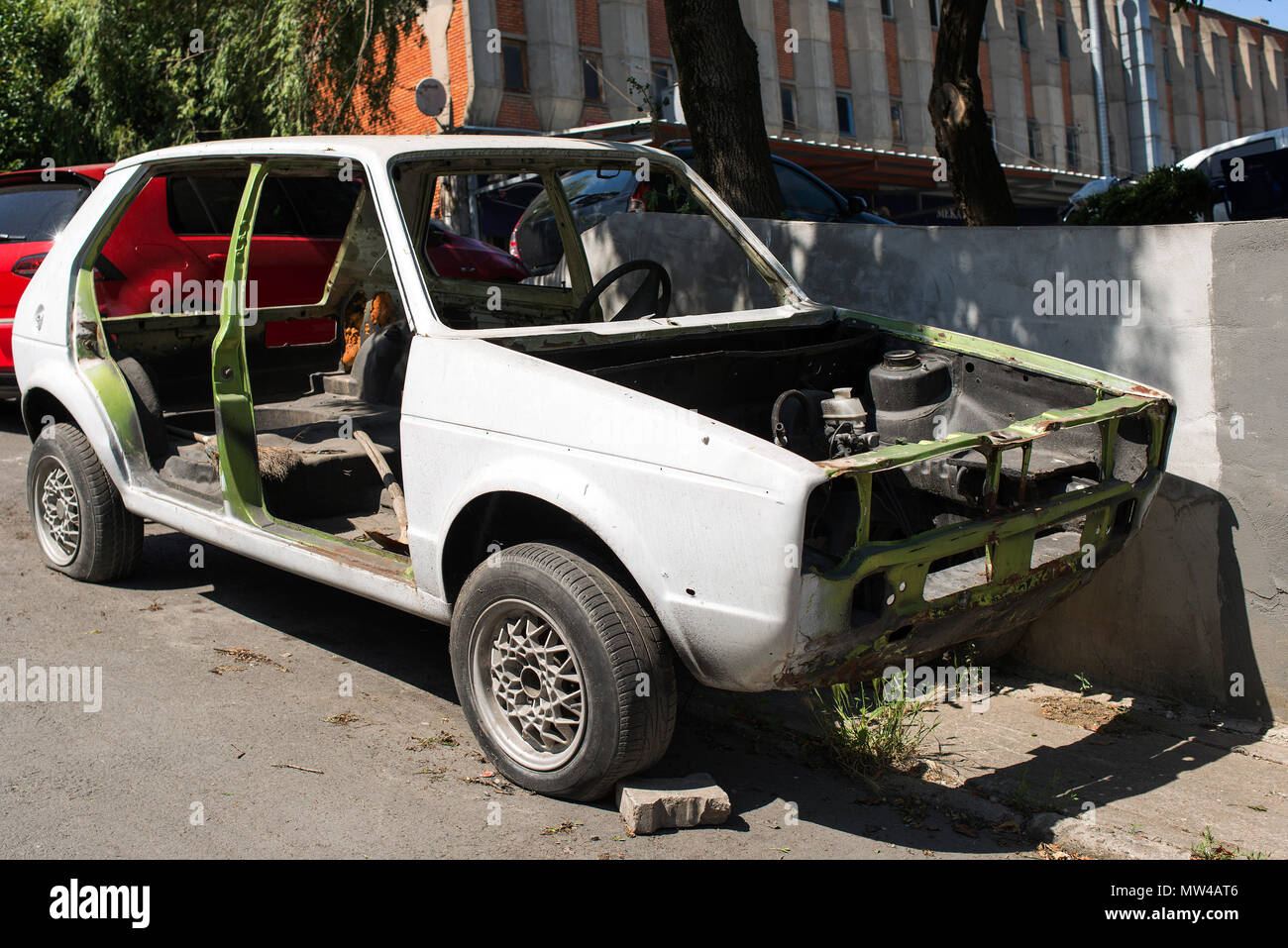 Car without door hi-res stock photography and images - Alamy