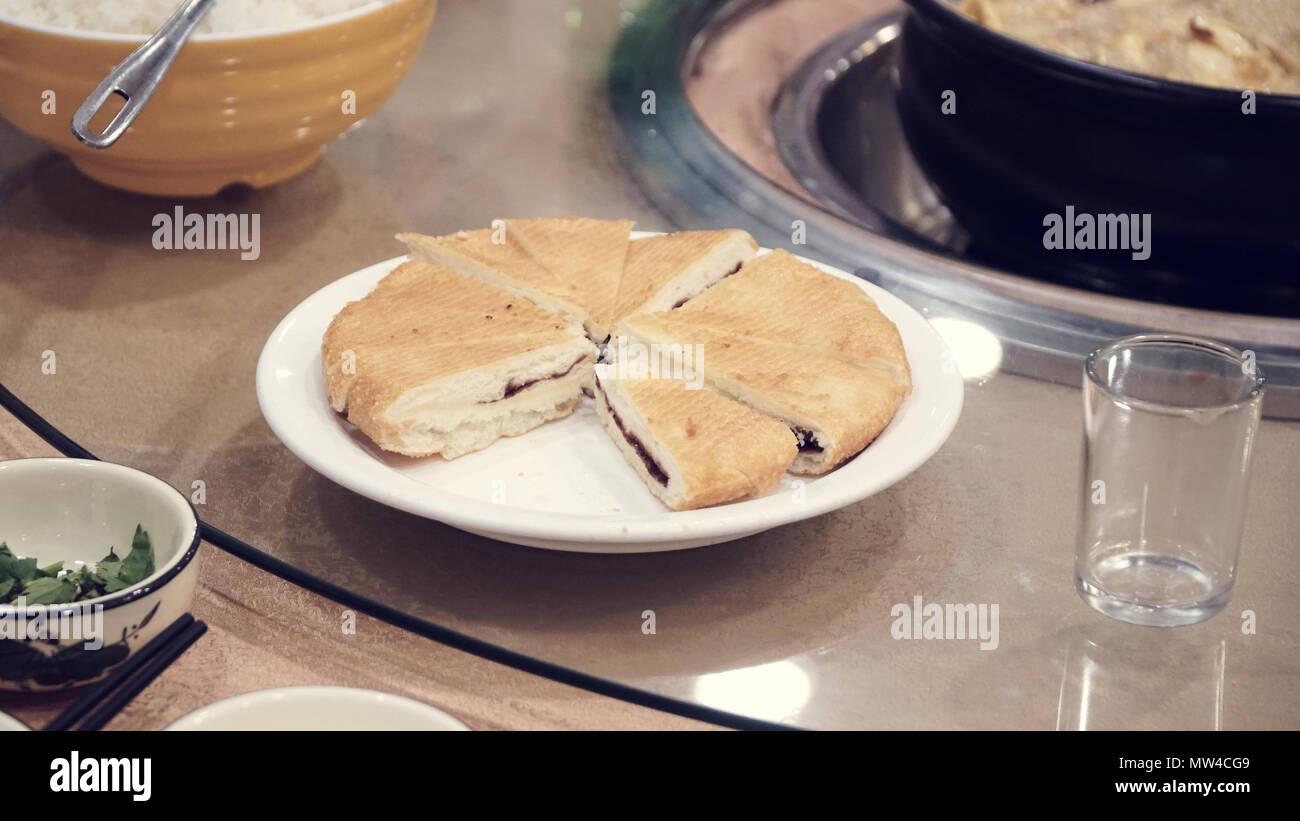 Chinese family at dinner table hi-res stock photography and images - Alamy