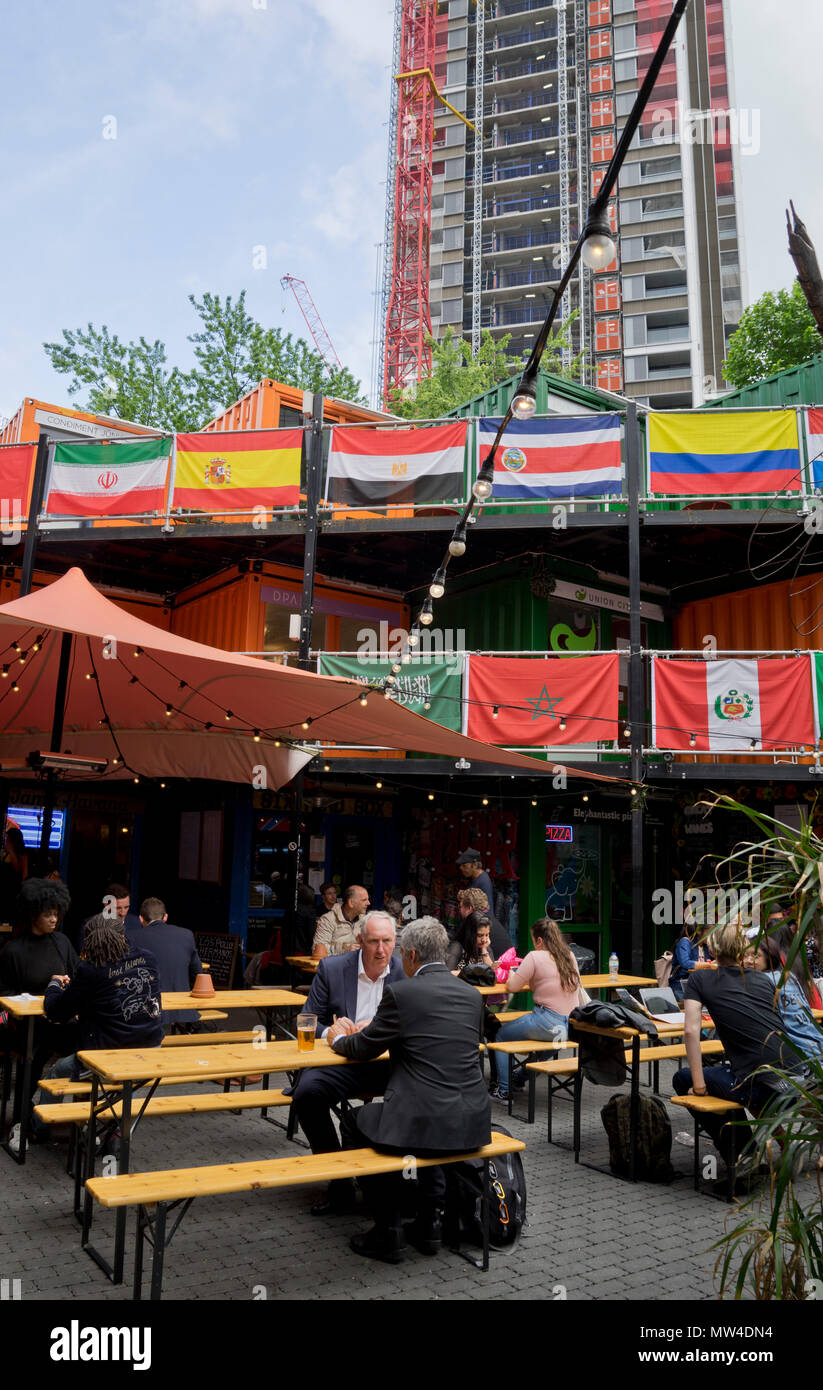 Old elephant castle shopping centre hi-res stock photography and images ...