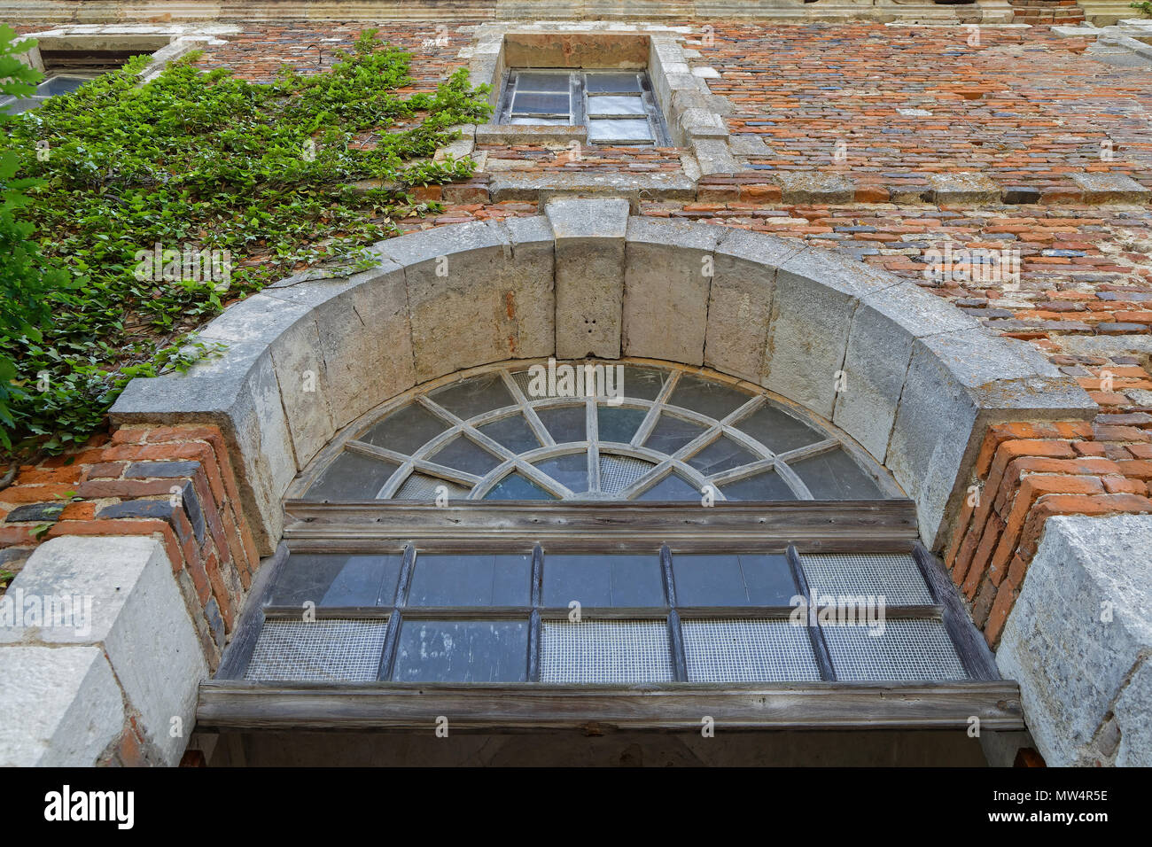 Abbey life building hi-res stock photography and images - Alamy
