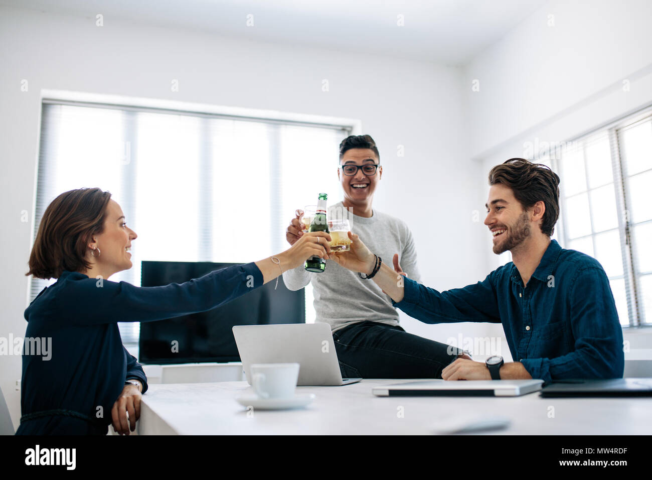 People working conference table hi-res stock photography and images - Alamy