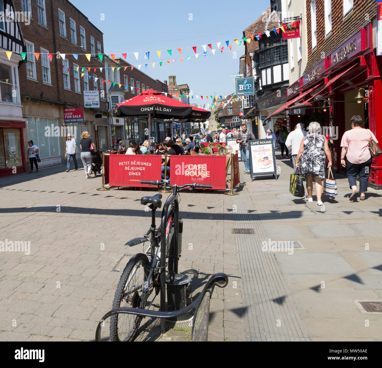 Shops in salisbury high street hi-res stock photography and images - Alamy