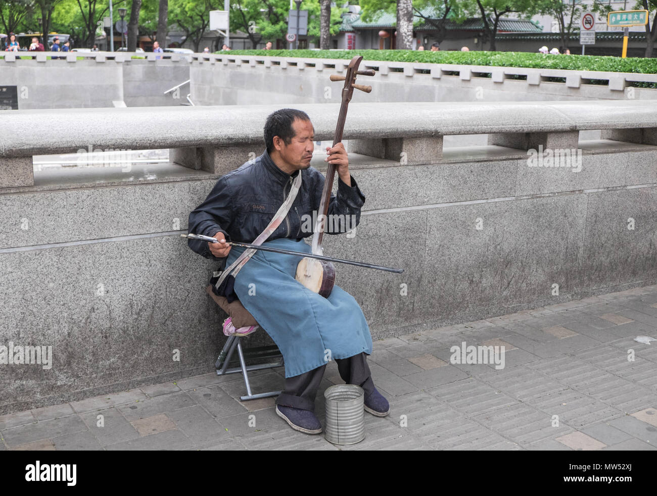 Chinese busker hi-res stock photography and images - Alamy