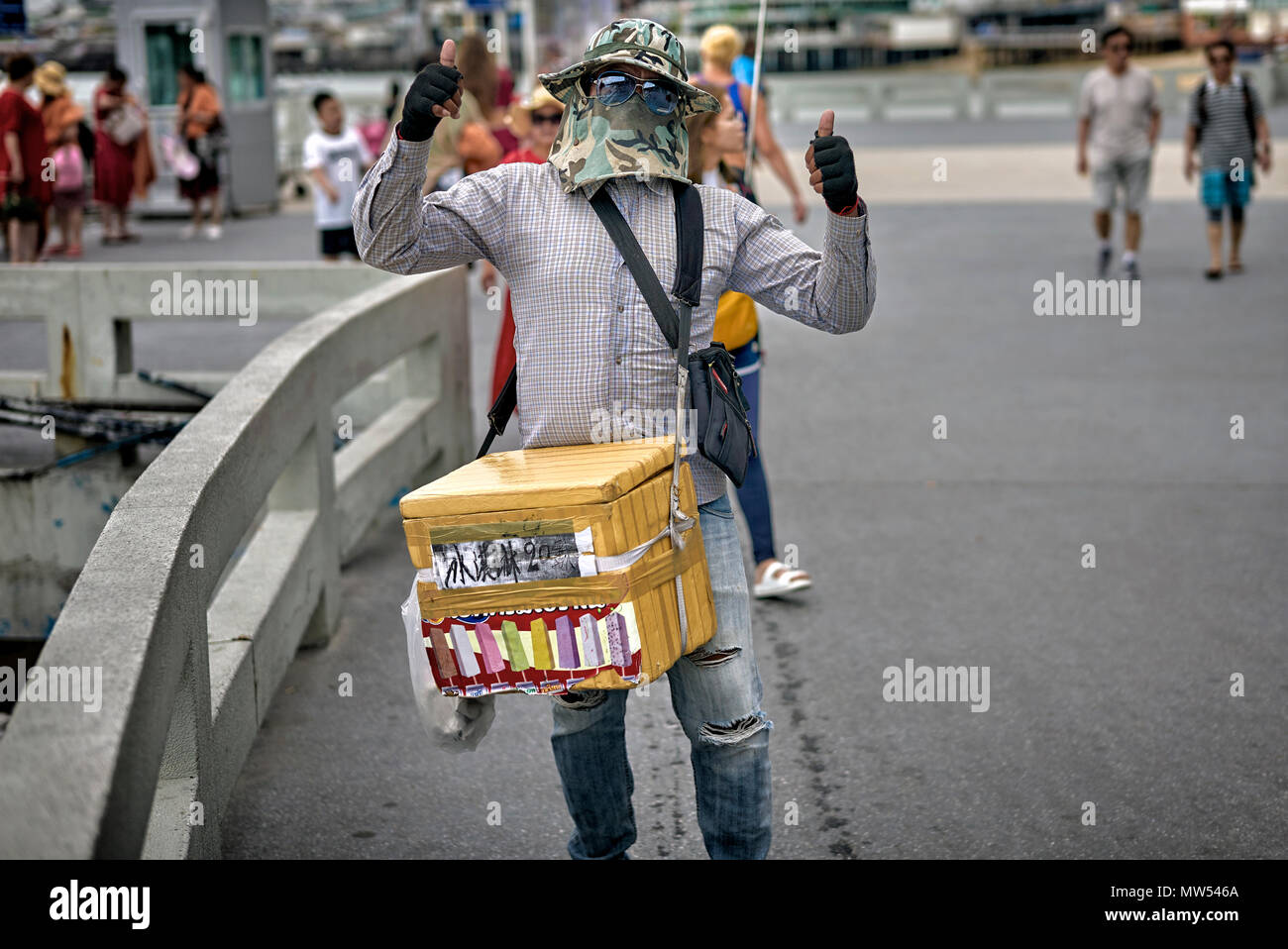 Street salesman hi-res stock photography and images - Alamy