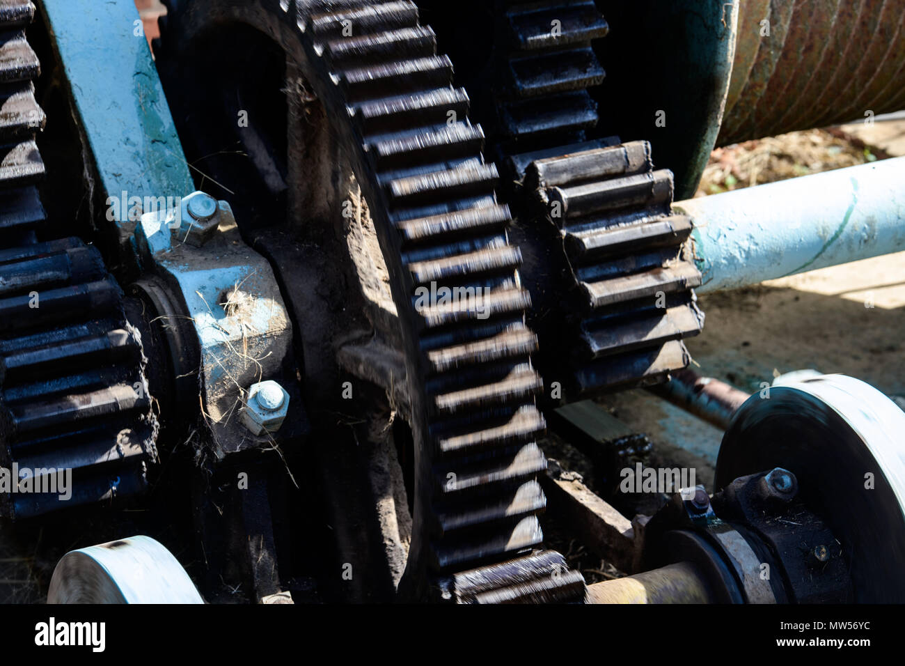 Cogs turning hi-res stock photography and images - Alamy