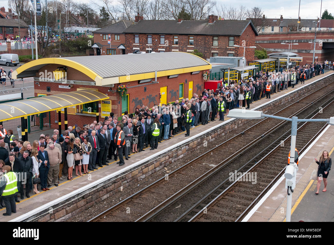 Crowded railway station hi-res stock photography and images - Alamy