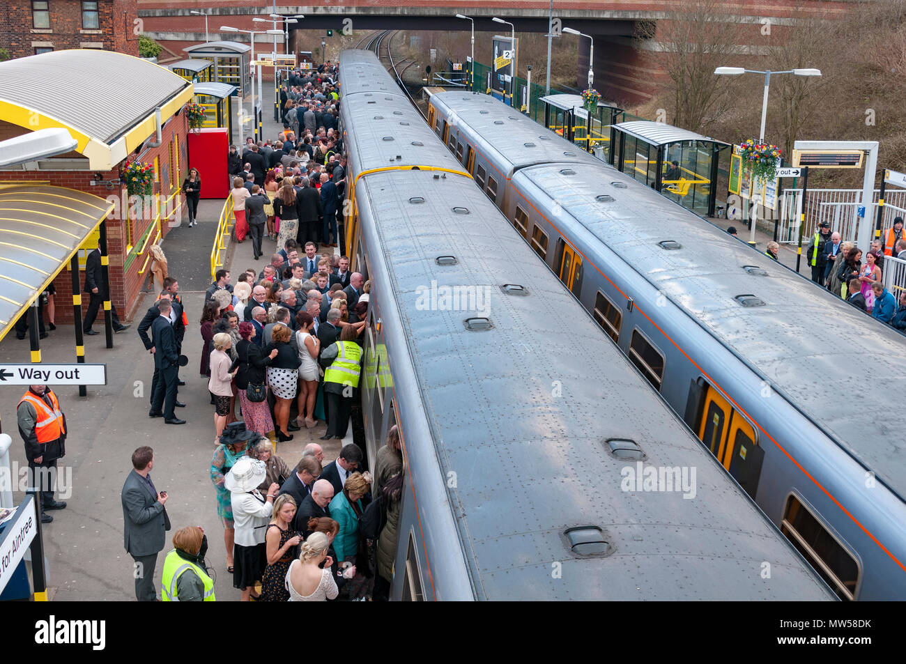 Crowded Train Station Stock Photos & Crowded Train Station Stock Images ...
