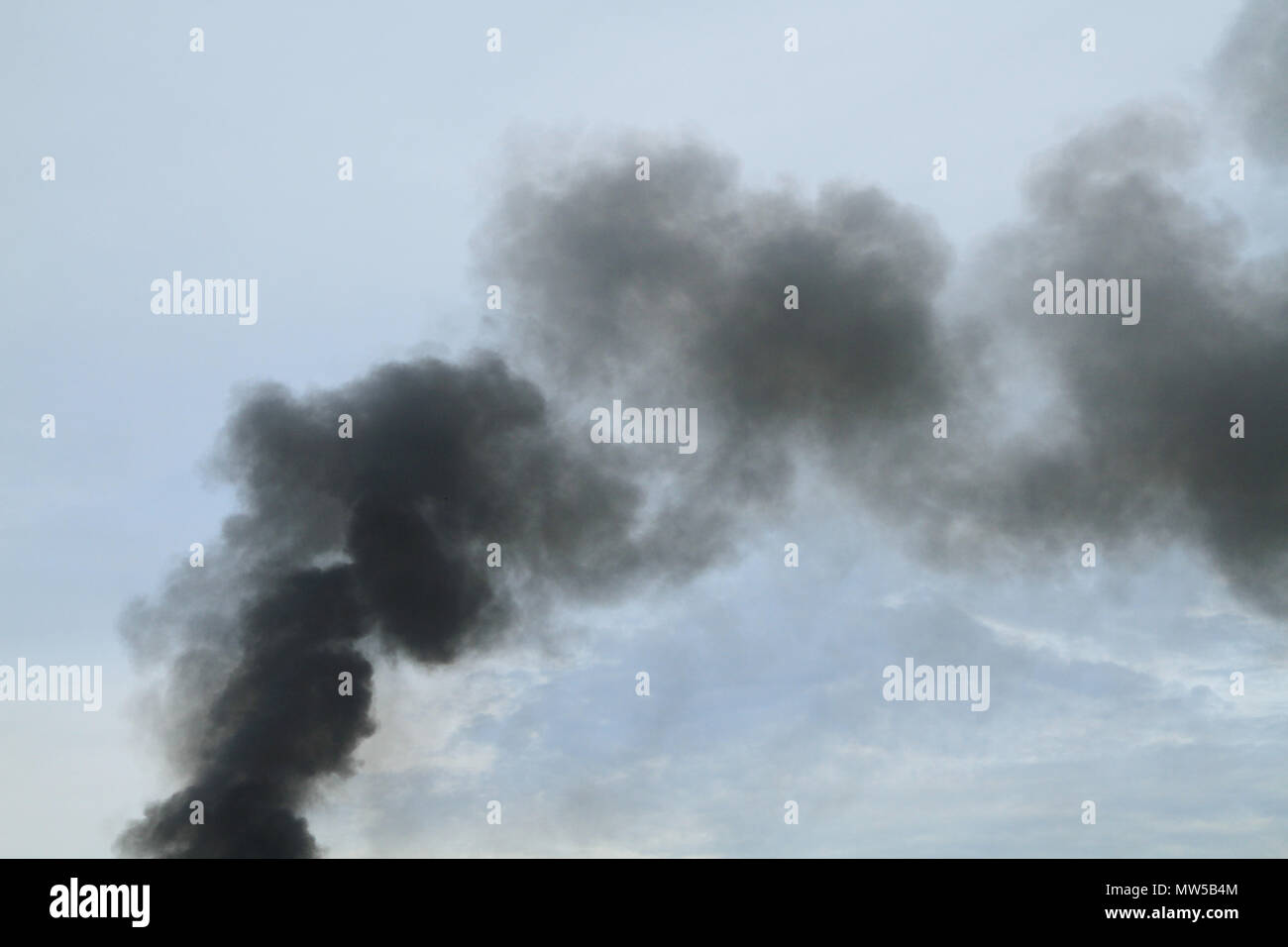 Black smoke from fire hi-res stock photography and images - Alamy