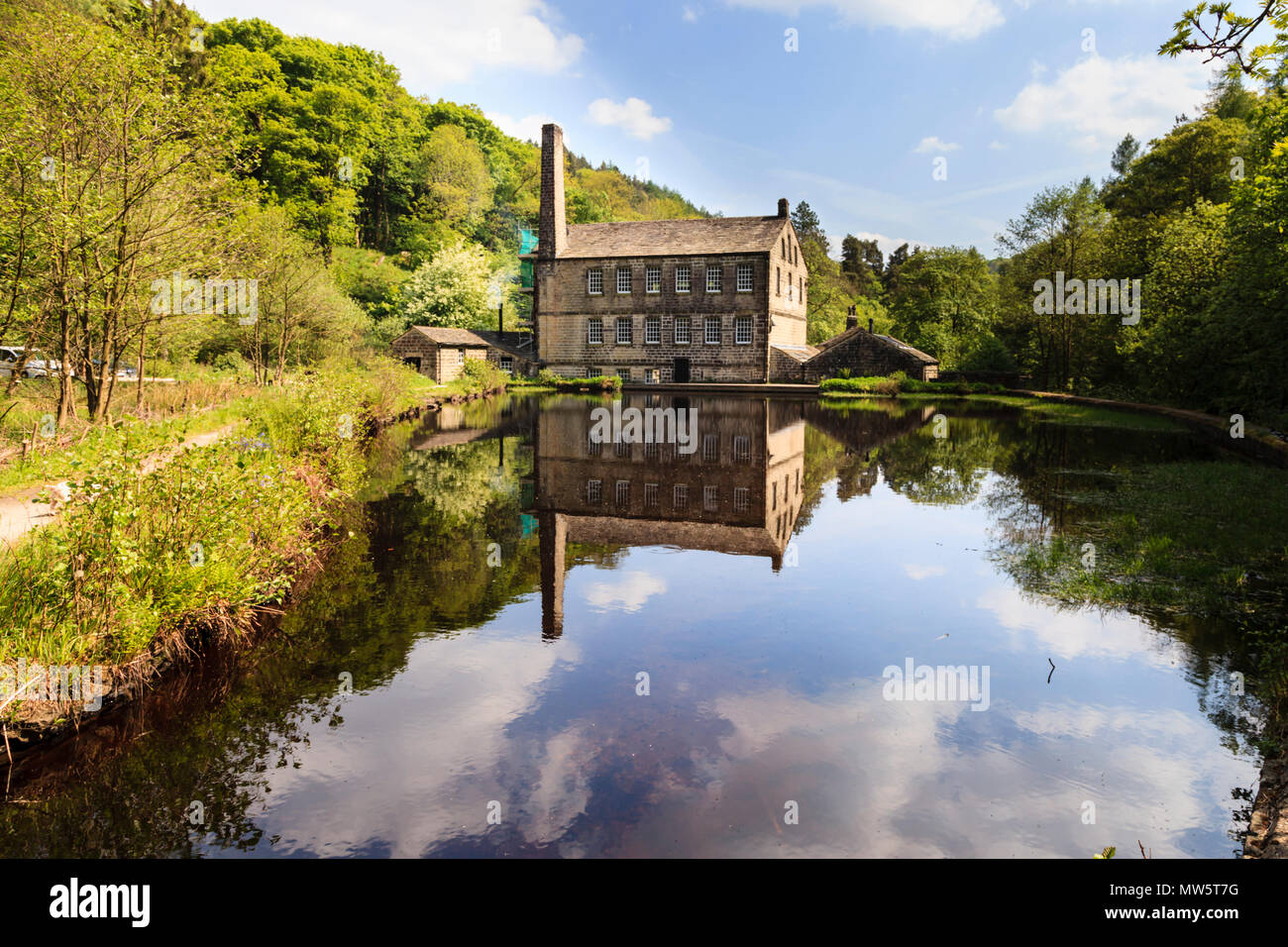 Mill pond hi-res stock photography and images - Alamy