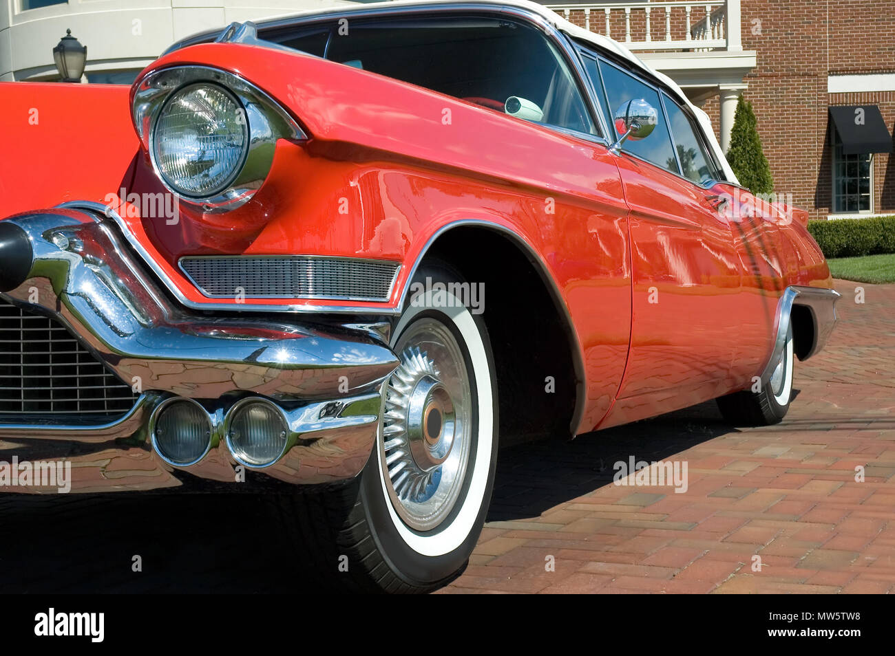 Classic car parked hi-res stock photography and images - Alamy
