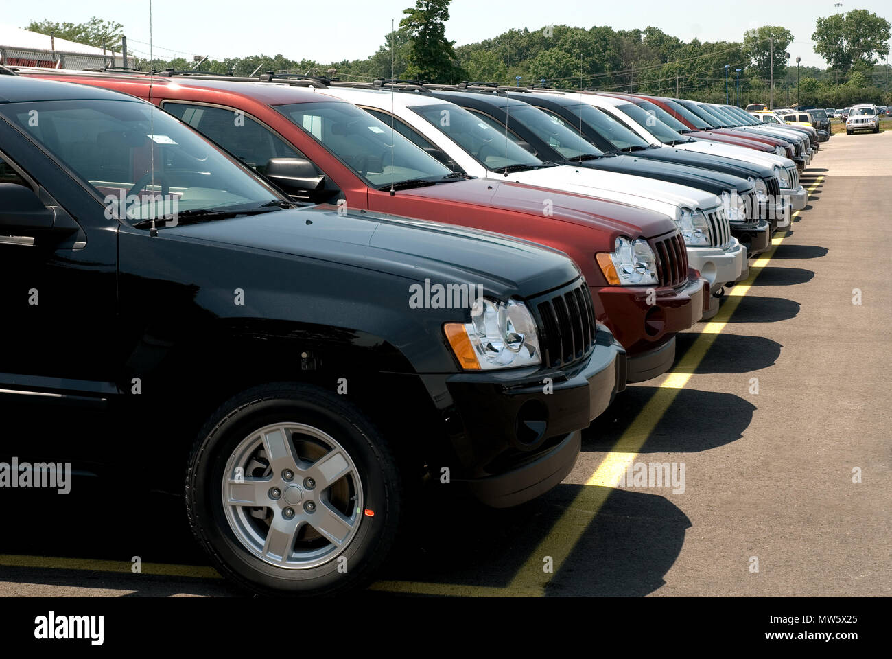 Rows of brand new SUV's on a car dealers lot for sale Stock Photo - Alamy