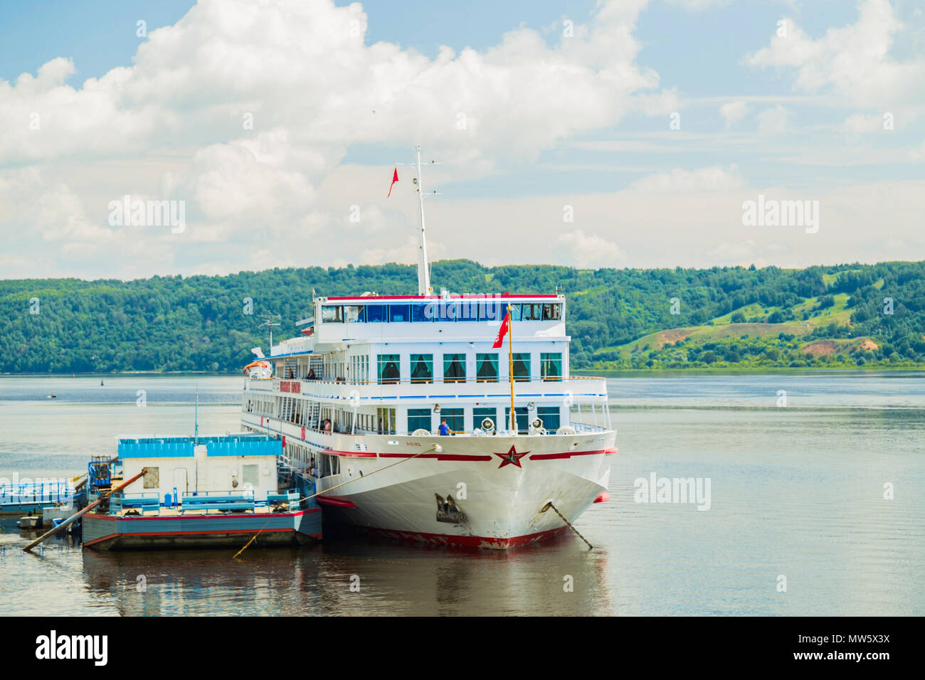 Ship stands hi-res stock photography and images - Alamy