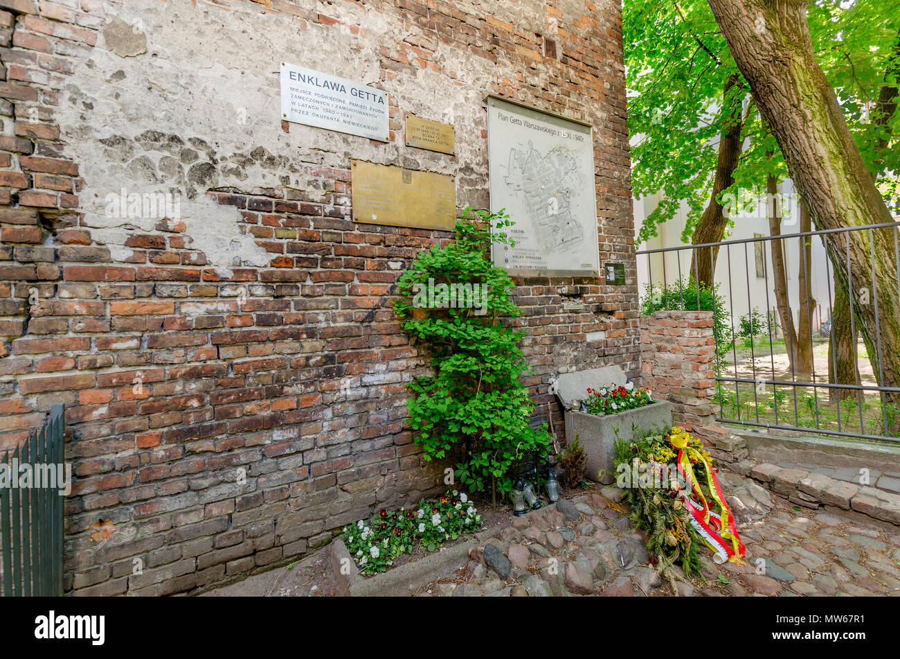 Warsaw ghetto wall hi-res stock photography and images - Alamy