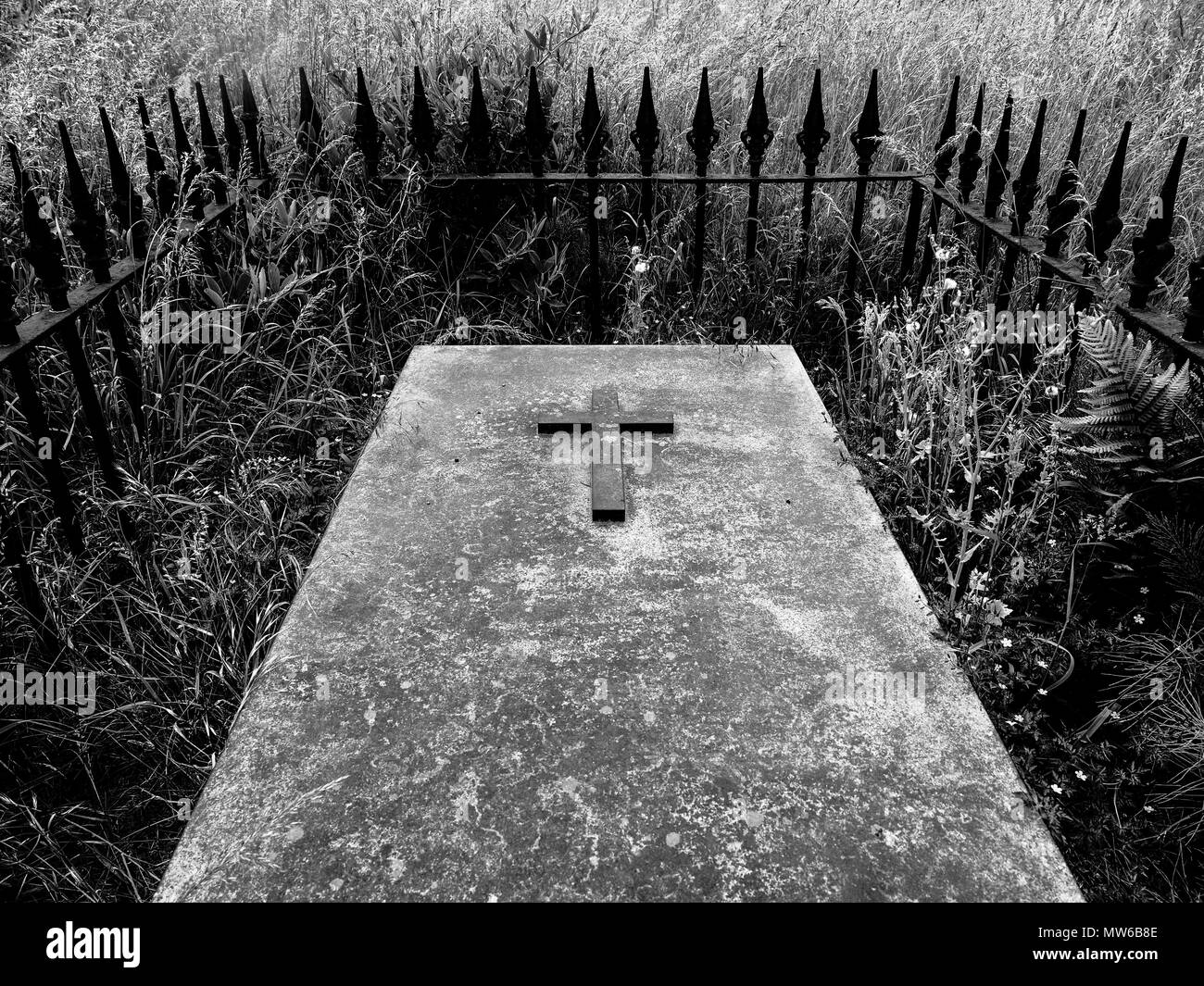 Victorian grave railing hi-res stock photography and images - Alamy