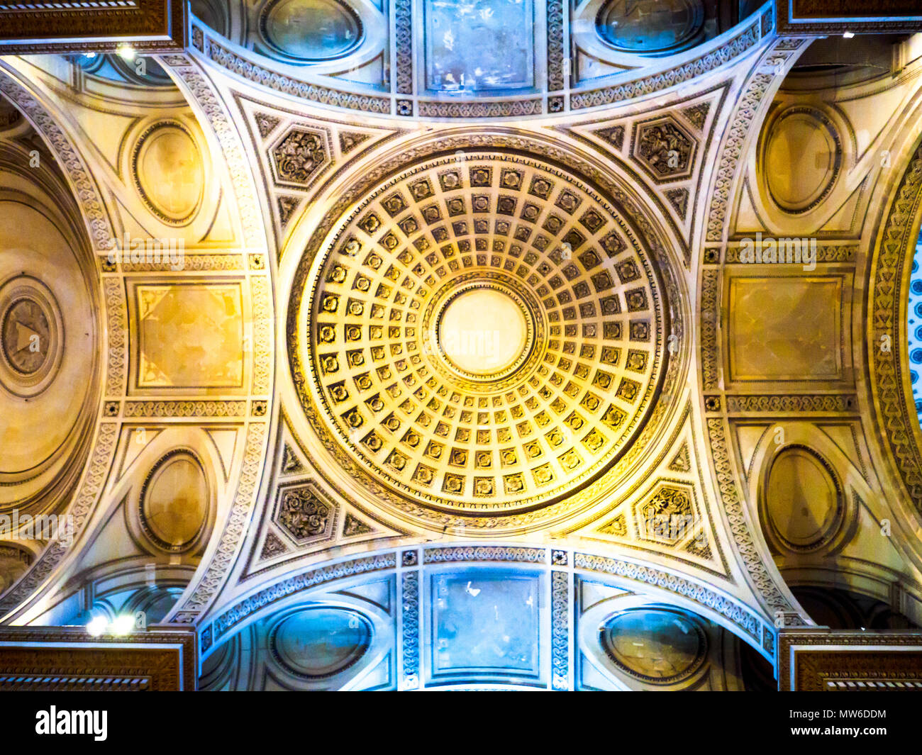 Inside the pantheon paris hi-res stock photography and images - Alamy