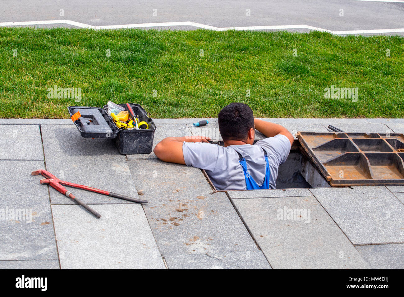 Manhole Worker Stock Photos & Manhole Worker Stock Images - Alamy