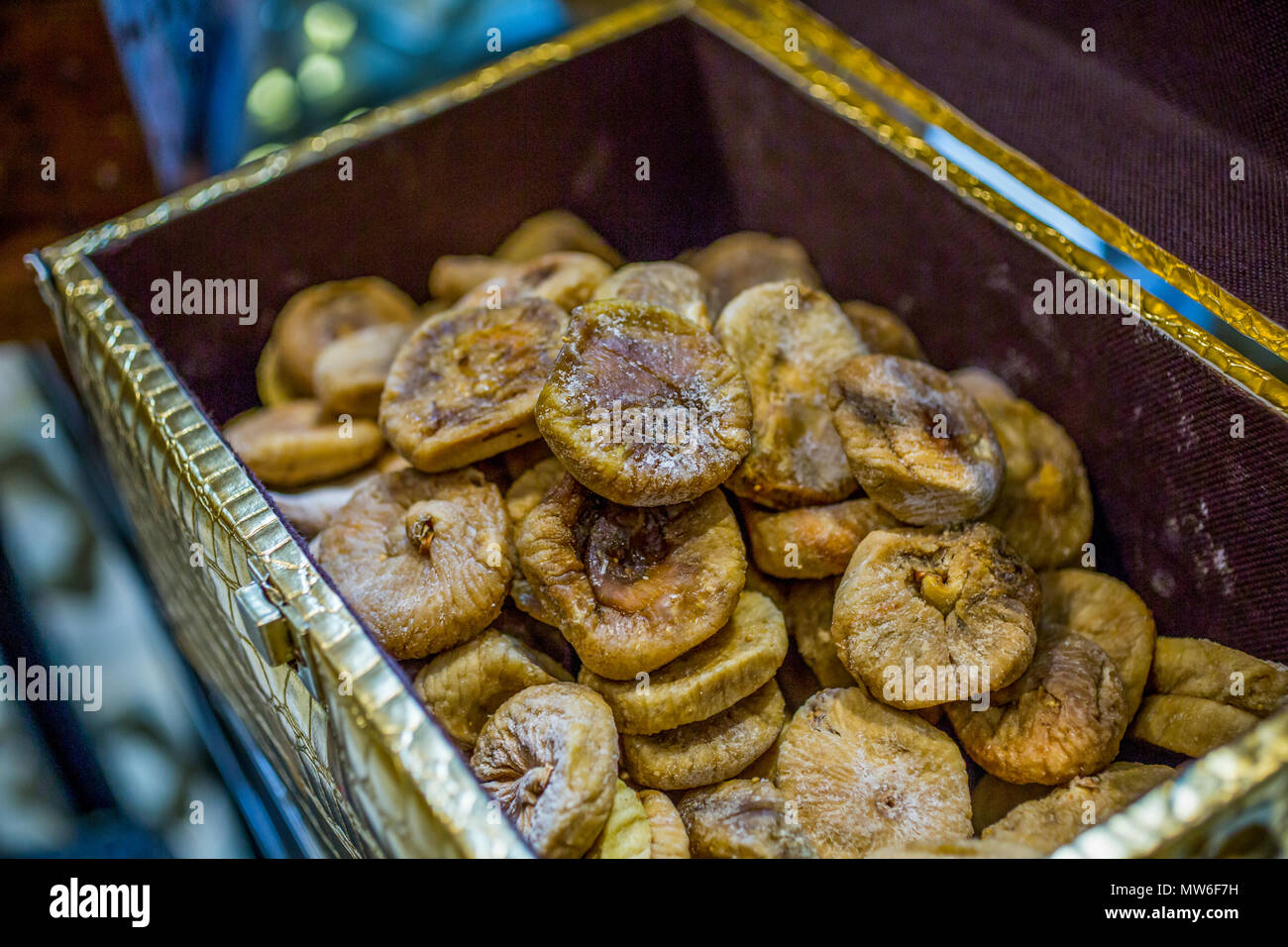 Box of figs hi-res stock photography and images - Alamy