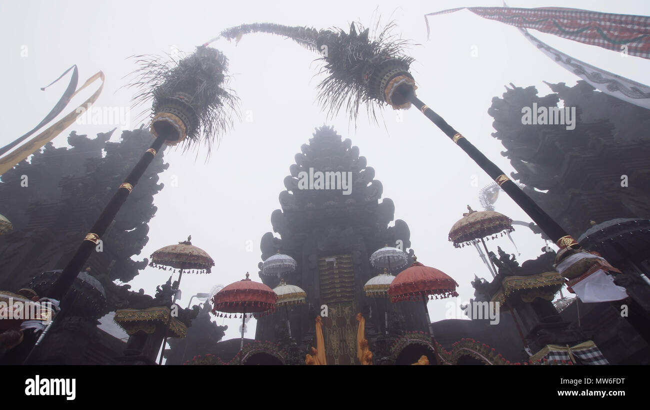 Hindu temple gate in the fog, Ulun Danu Batur, Bali,Indonesia. Balinese ...