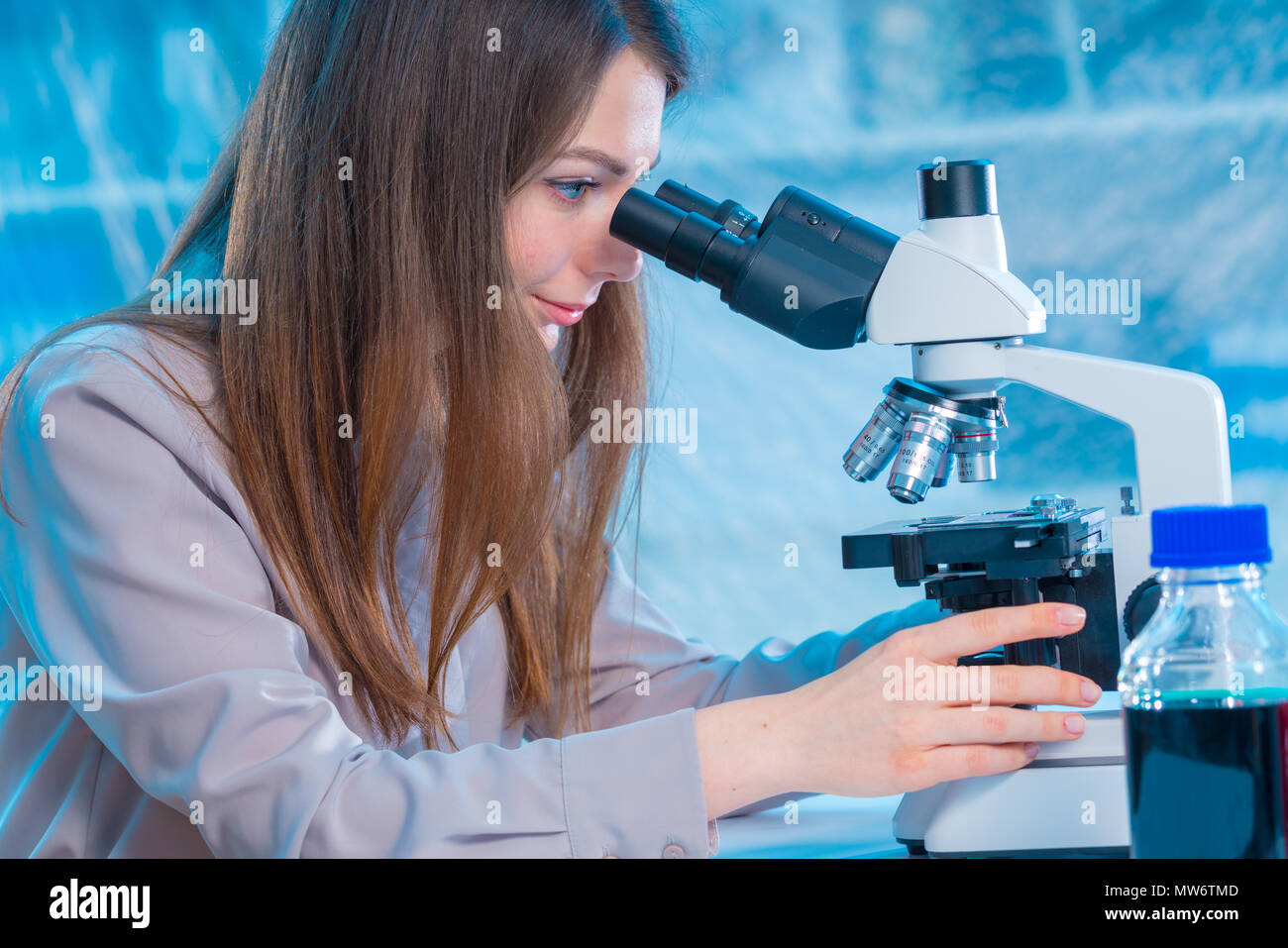 Girl student with microscope in the laboratory Stock Photo - Alamy