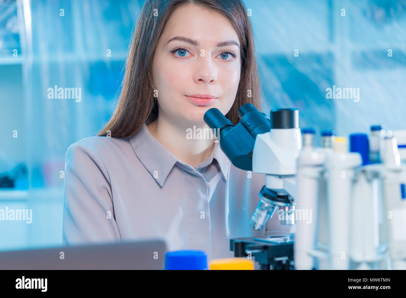 Girl student with microscope in the laboratory Stock Photo - Alamy