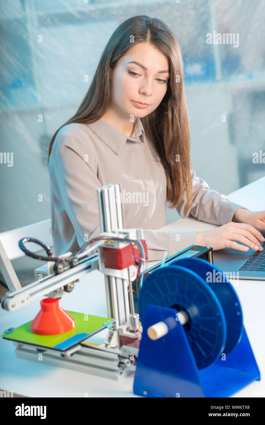 Professional female engineer working with 3d printing Stock Photo - Alamy