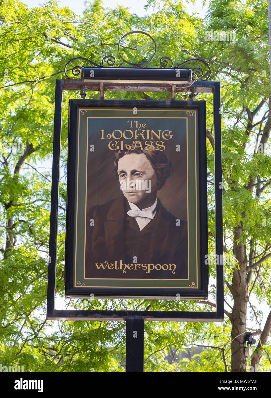 Pub sign hi-res stock photography and images - Alamy