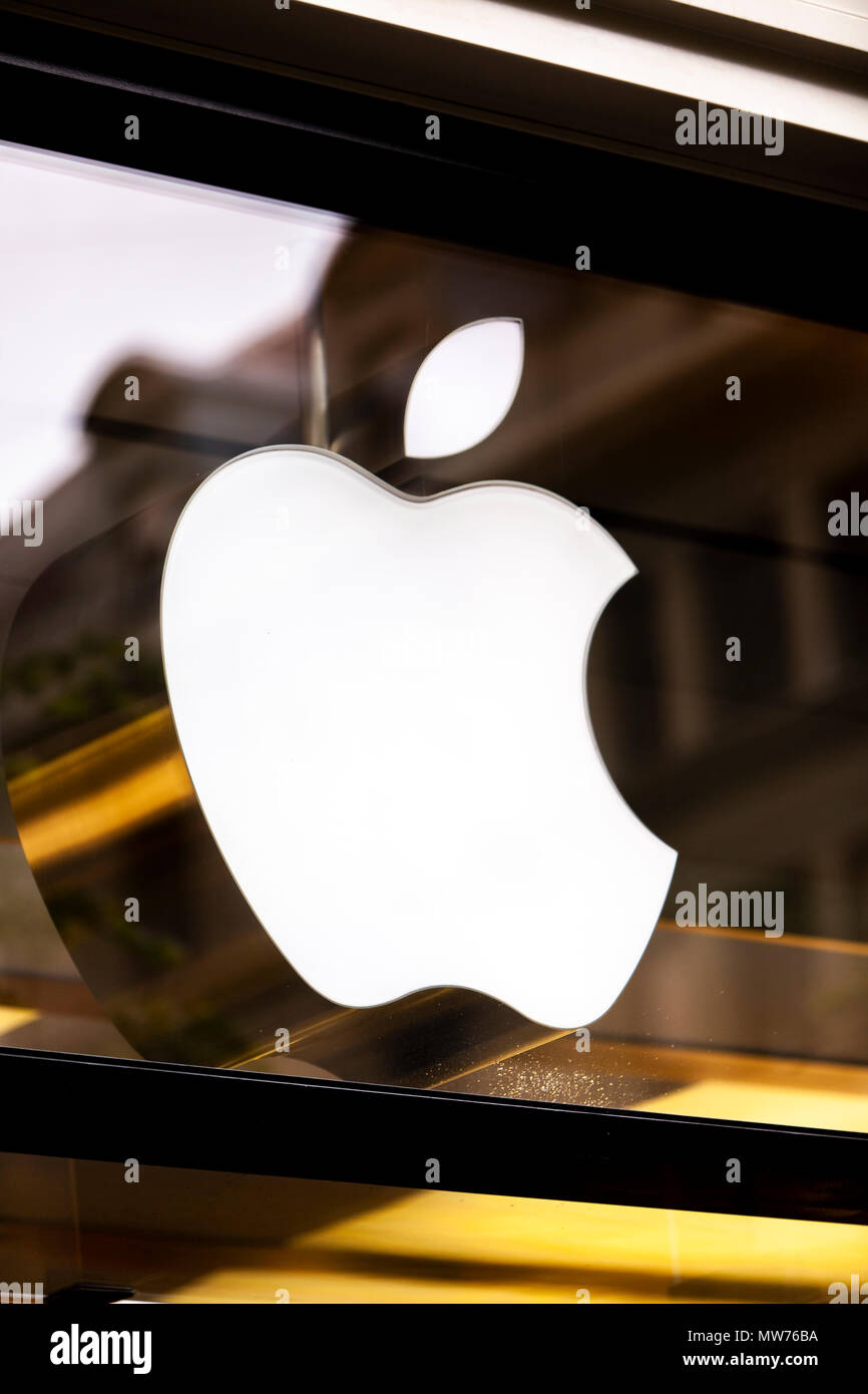 Apple computer logo 1976 hi-res stock photography and images - Alamy