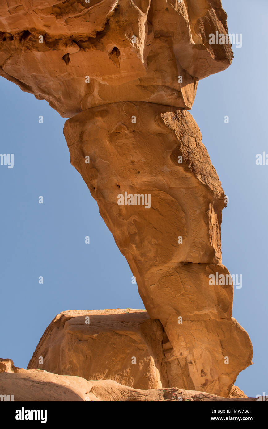 Um Frouth rock bridge in the desert, Wadi Rum, Jordan Stock Photo - Alamy