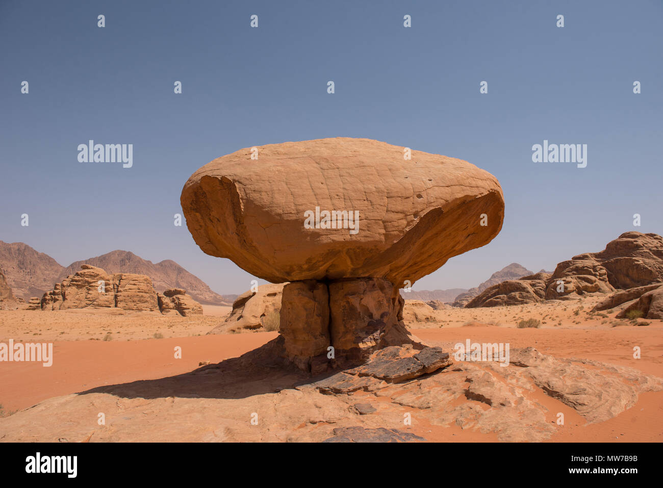 Sahara desert mushroom rock hi-res stock photography and images - Alamy