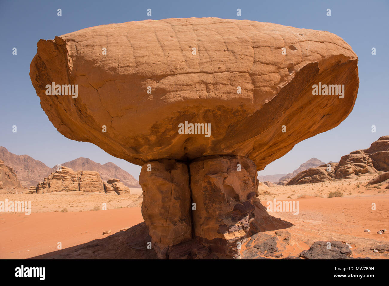 Sahara desert mushroom rock hi-res stock photography and images - Alamy