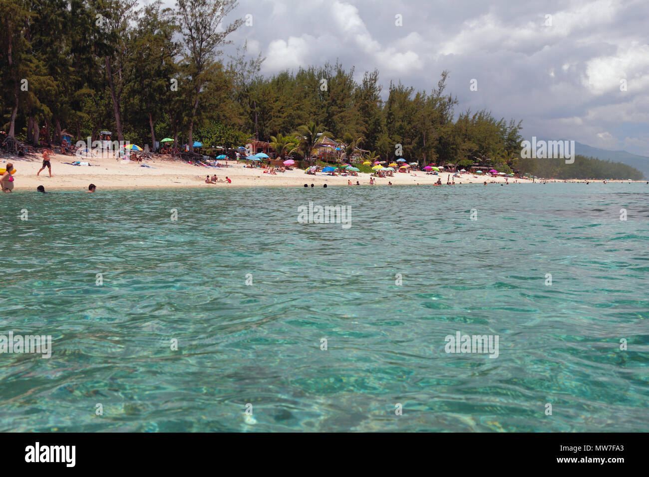 Beach on ocean coast. Lagoon Hermitage, Reunion Stock Photo - Alamy