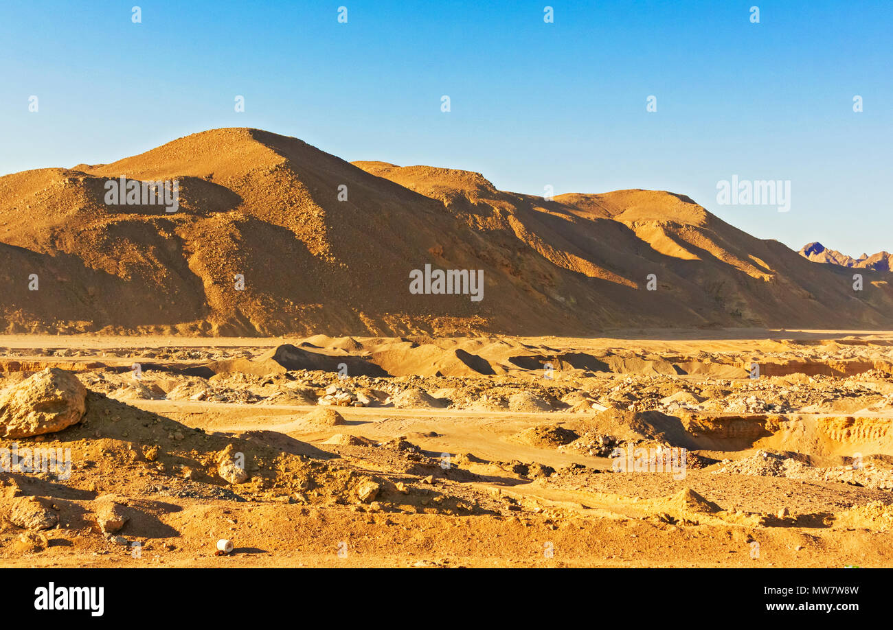 Picturesque landscape of Eastern desert in Egypt Stock Photo - Alamy