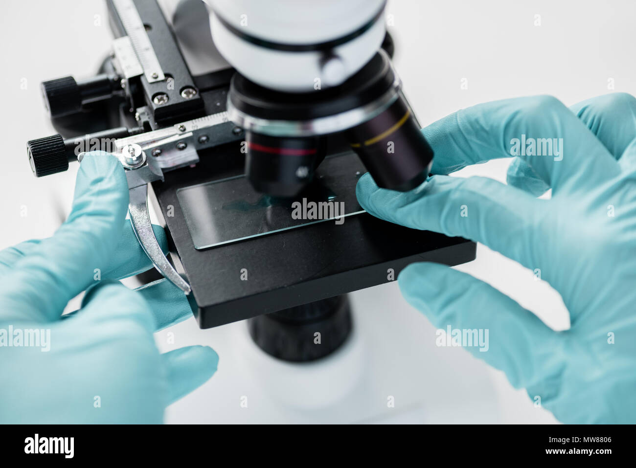 Glass microscope slide hi-res stock photography and images - Alamy