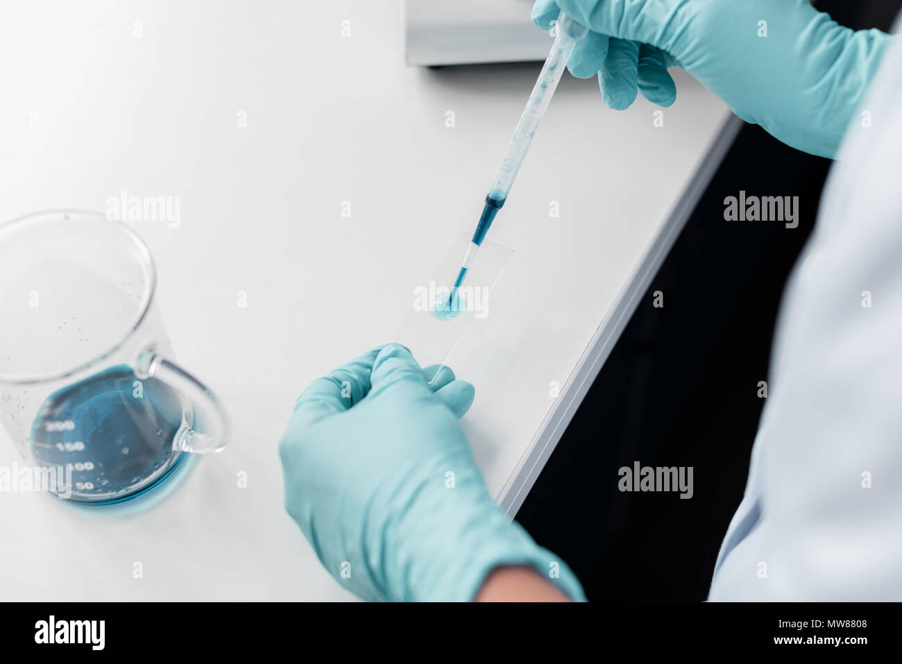 Glass microscope slide hi-res stock photography and images - Alamy