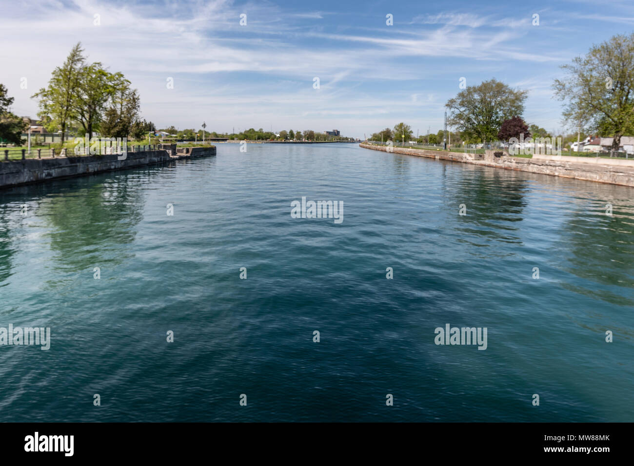 Welland canal locks hi-res stock photography and images - Alamy