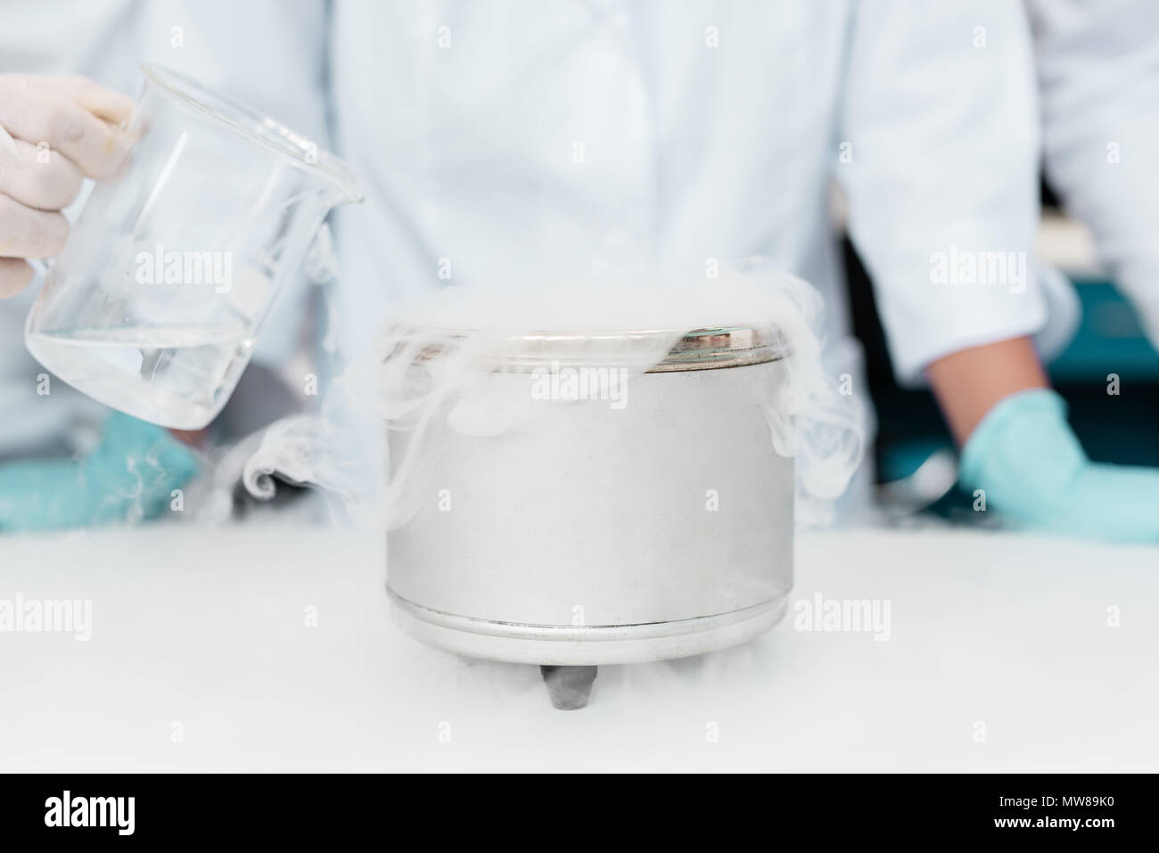 Hands ice laboratory hi-res stock photography and images - Alamy