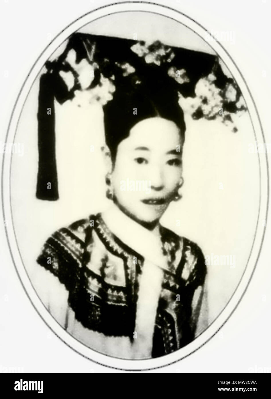 . Photograph of the Qing Dynasty Empress Longyu . Late 1800s. Court ...
