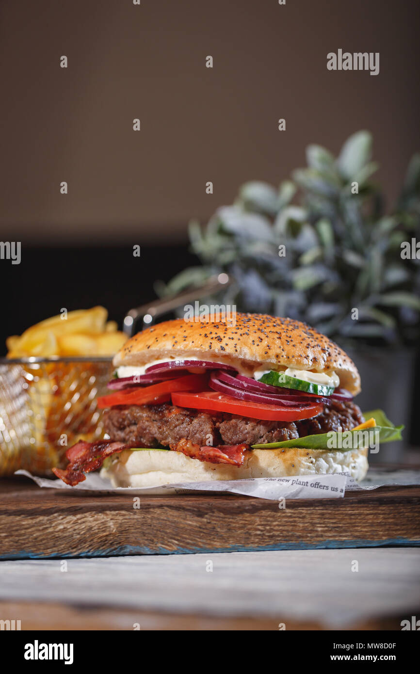 Classic burger hi-res stock photography and images - Alamy
