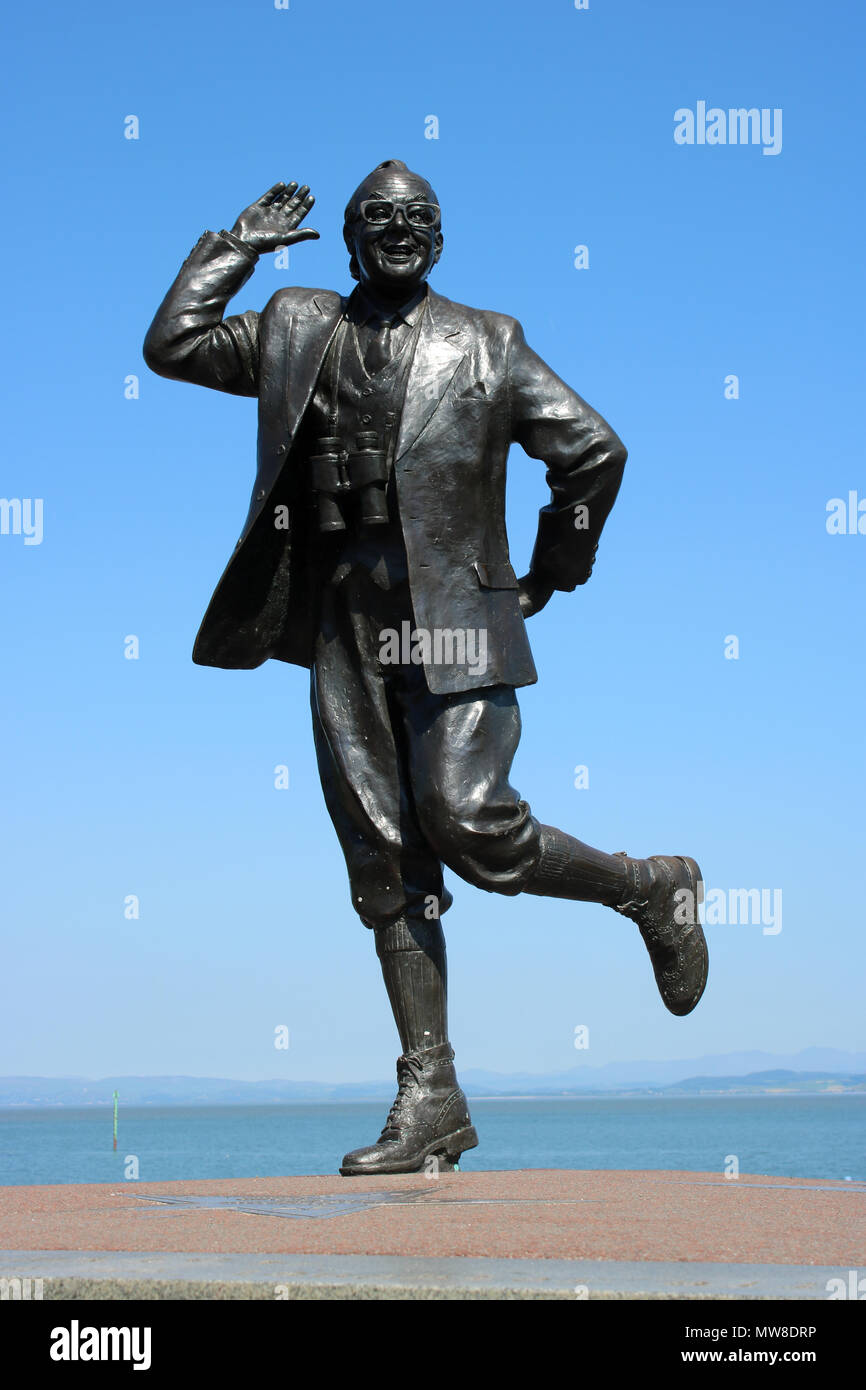 Eric Morecambe statue by Graham Ibbeson on Morecambe Promenade in ...