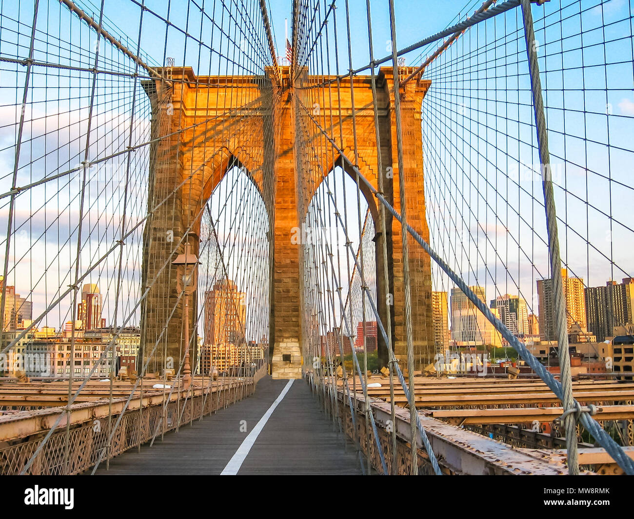 Spectacular views of the Brooklyn Bridge with all its characteristic ...