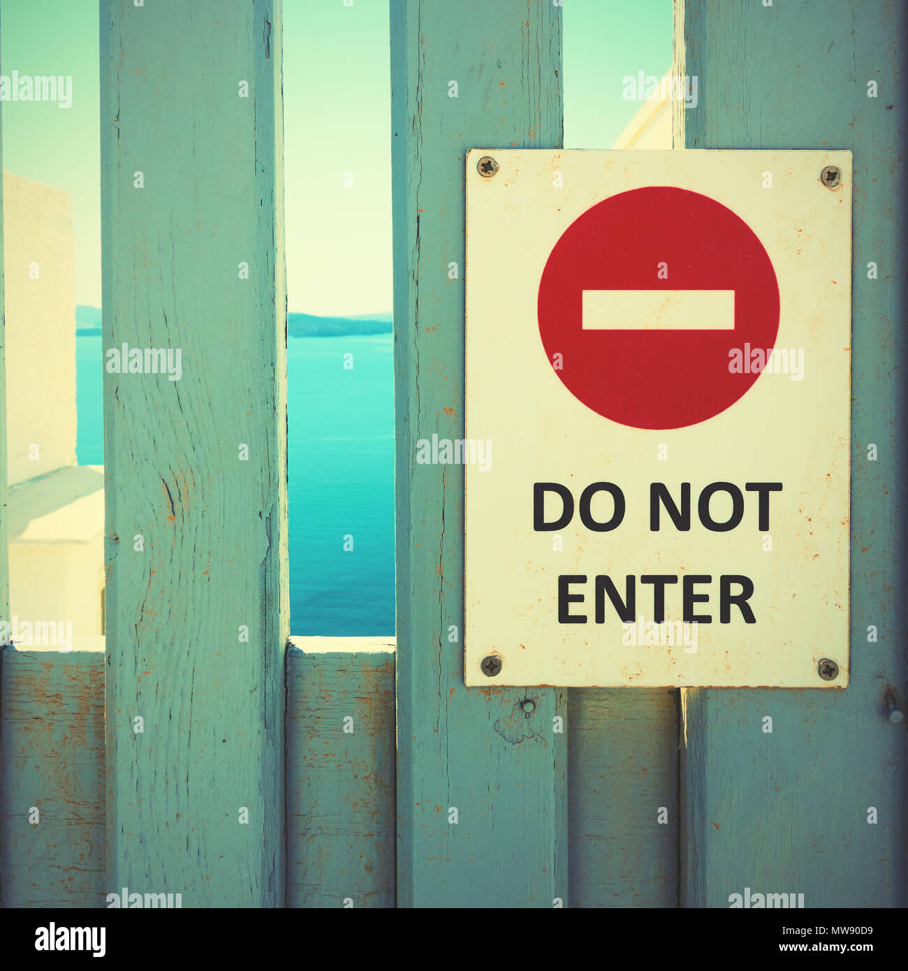 Do not enter sign on a wooden gate. Vintage style Stock Photo - Alamy