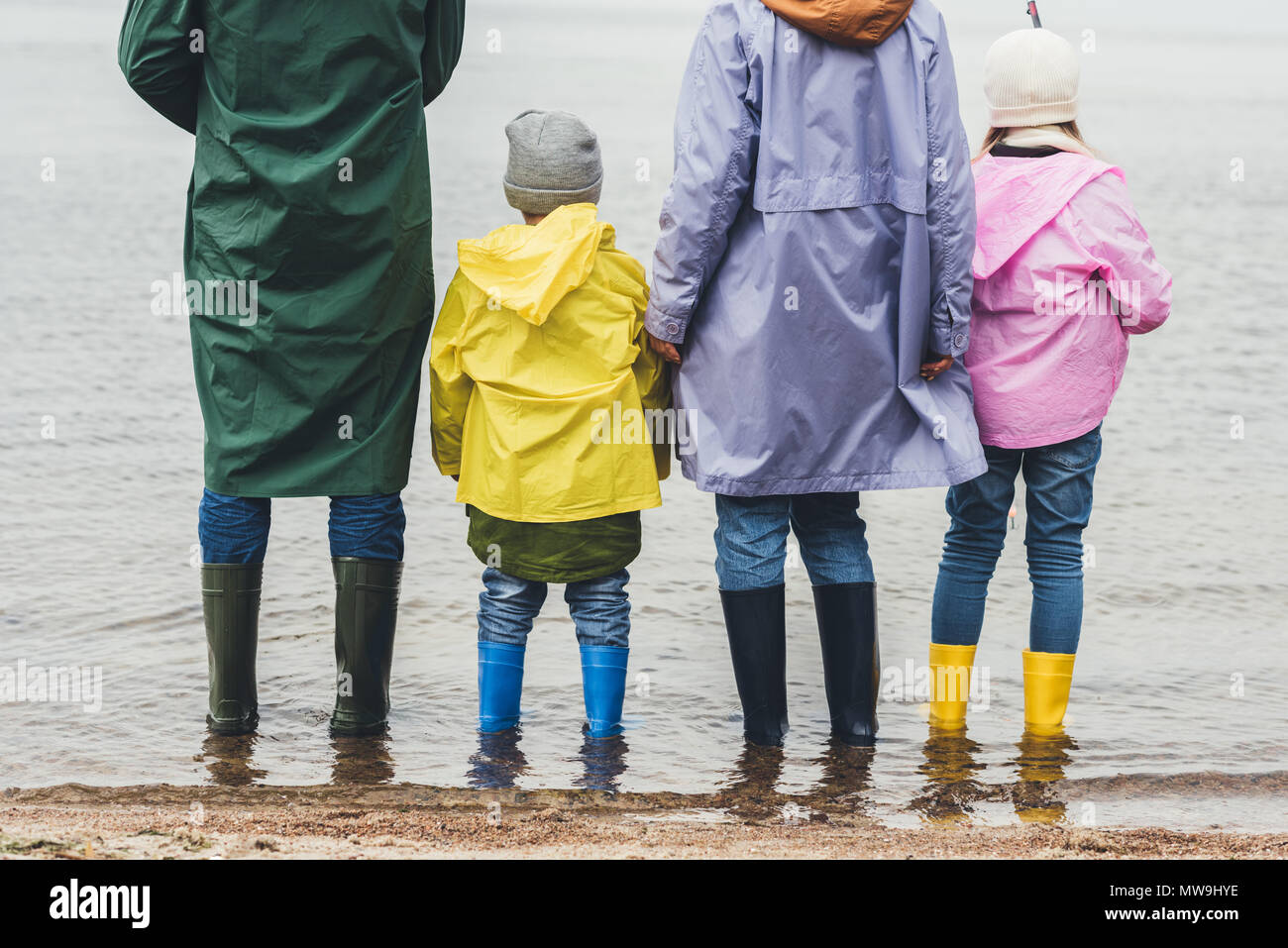 Family fishing hi-res stock photography and images - Alamy