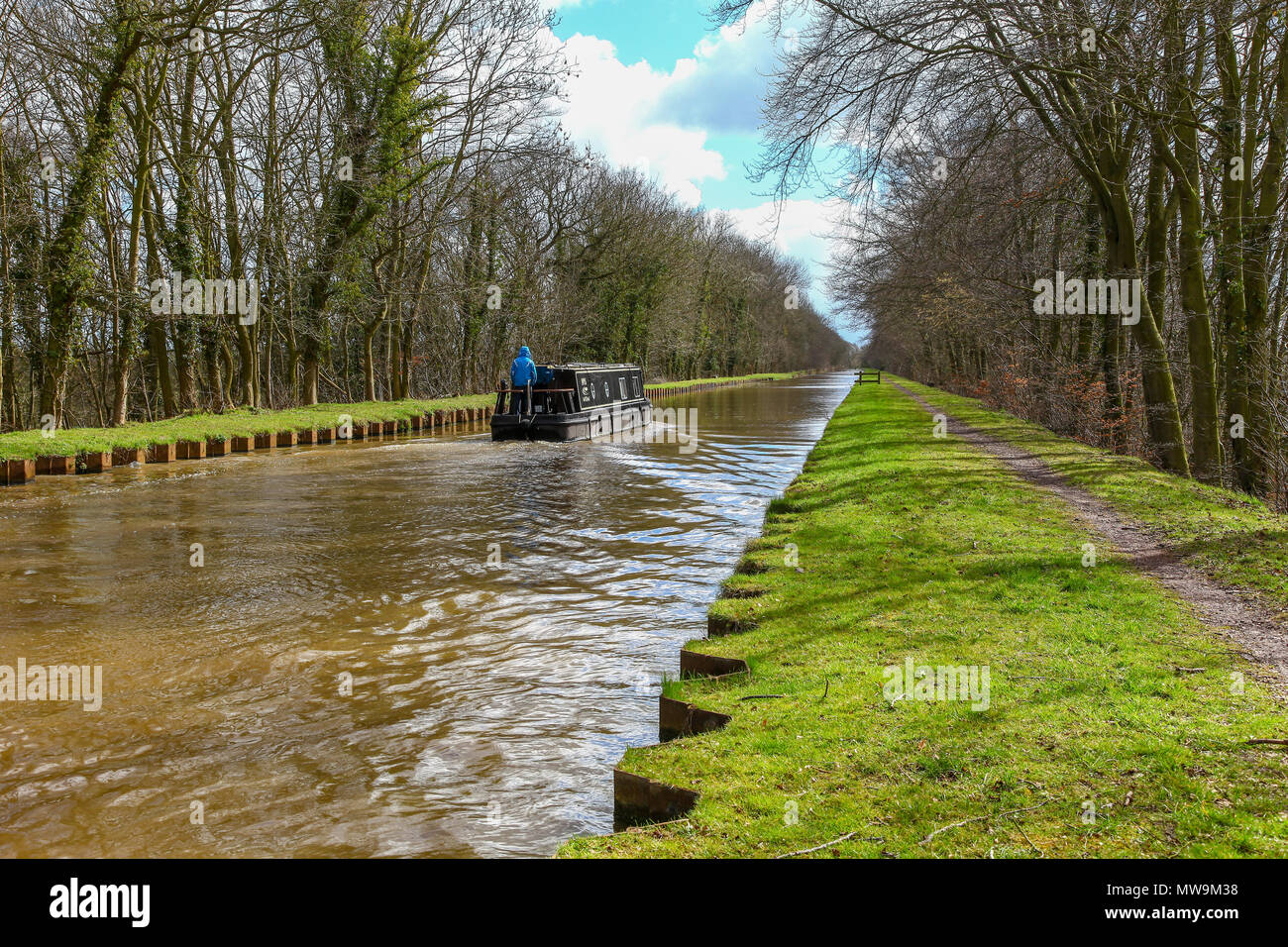 Narrowboat barge hi-res stock photography and images - Alamy