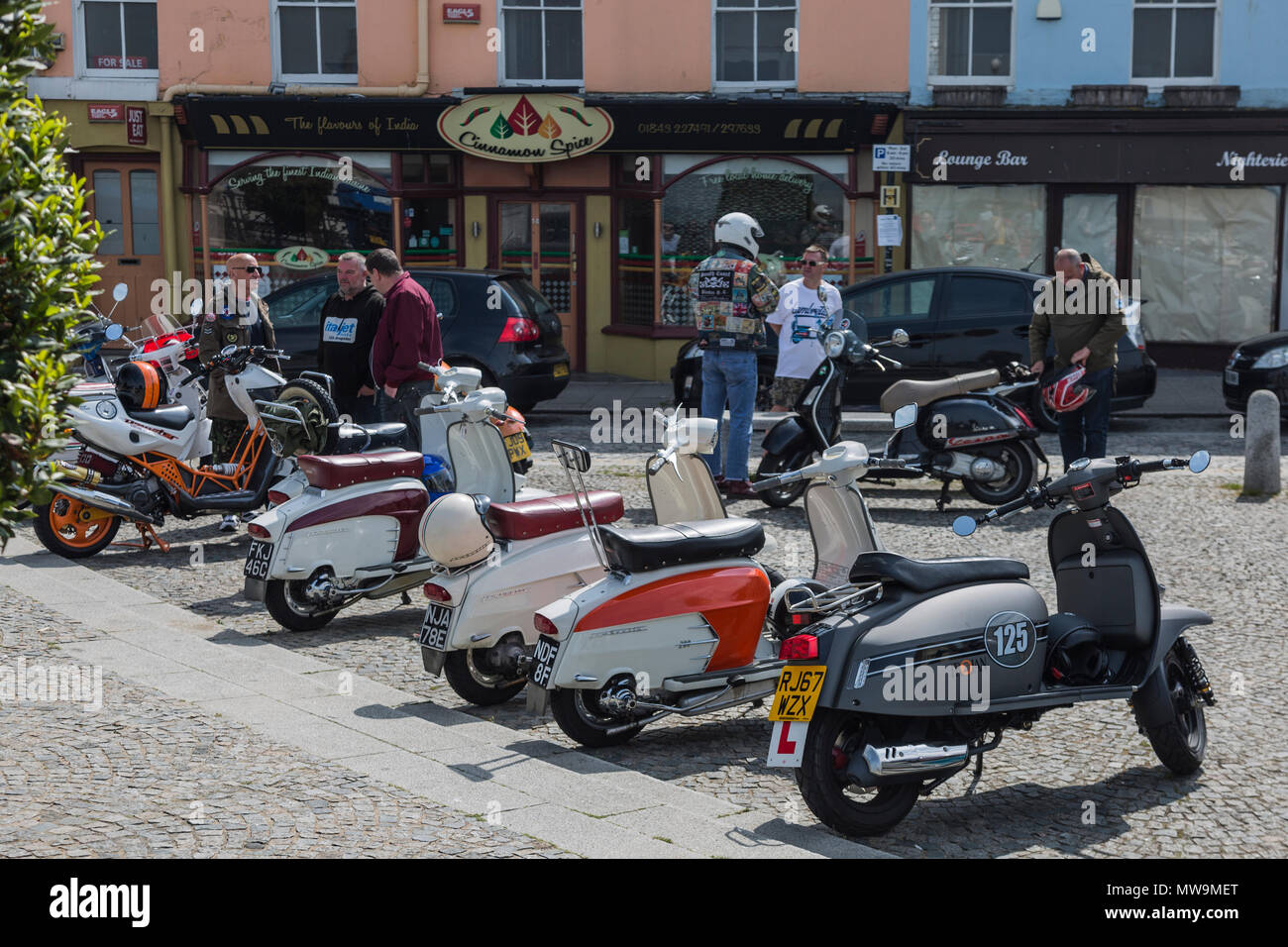 Mods at seaside hi-res stock photography and images - Alamy