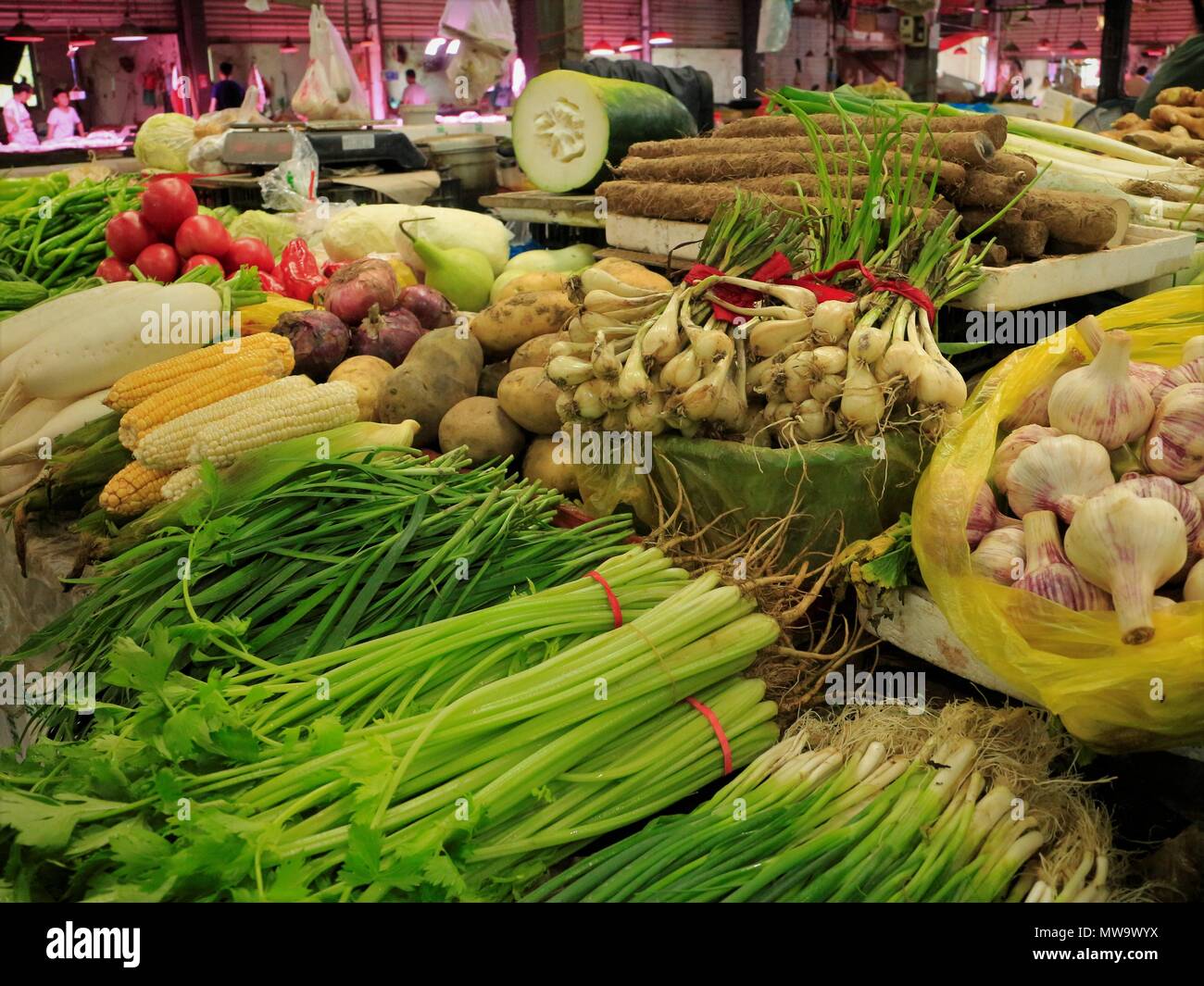 Fresh vegetable stall in indoor food market in Hangzhou, China Stock ...