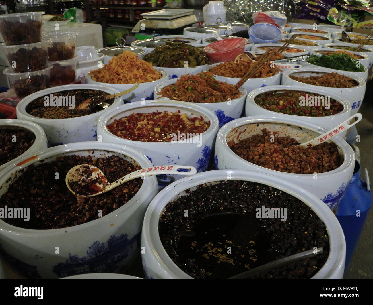 Chinese bowls hi-res stock photography and images - Alamy