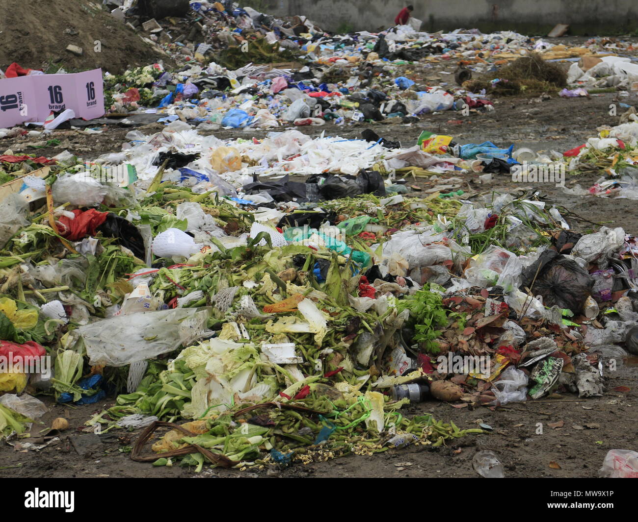 Food waste pile hi-res stock photography and images - Alamy