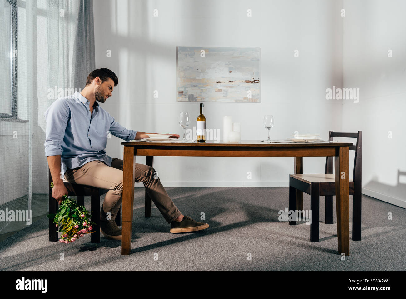 Man waiting for dinner hi-res stock photography and images - Alamy